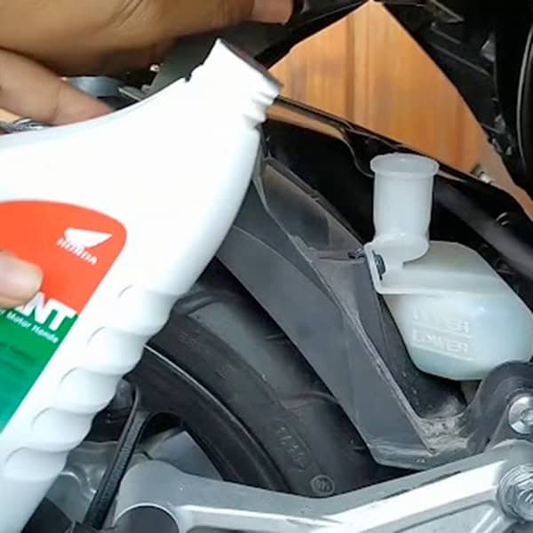 Cara Mudah Menguras dan Mengganti Air Radiator Sepeda Motor Honda Matic