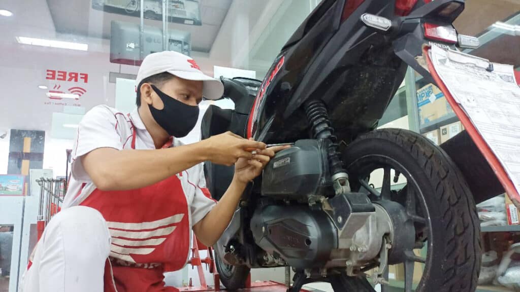 Panduan Mudah dan Cepat Mengganti Saringan Udara Sepeda Motor