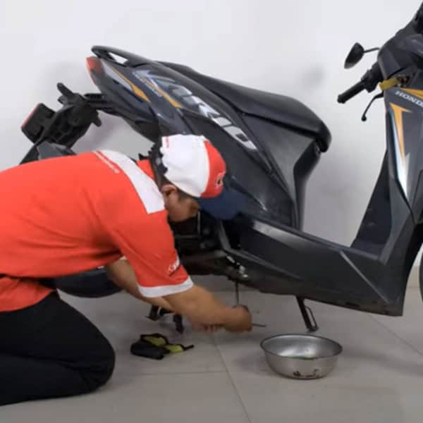 Cara Mudah Menguras dan Mengganti Air Radiator Sepeda Motor Honda Matic