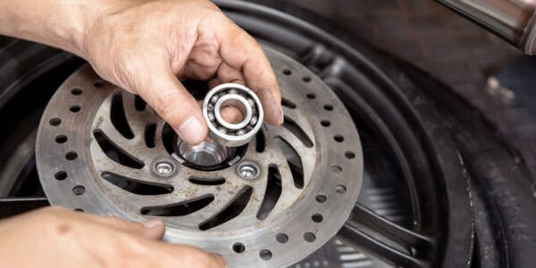 Ciri-ciri Bearing Roda Sepeda Motor Aus dan Harus Segera Diganti