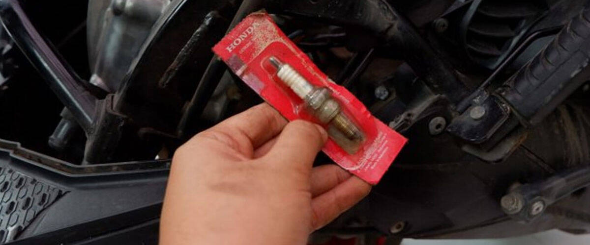 Hati-Hati! Bahaya Busi KW untuk Motor Honda